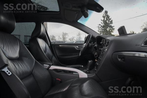 Black Volvo XC70 2007 in Riga, with an engine capacity of 2.40 L and mileage of 550 thousand km for 3390 €, photo 5 on AUTOMOTO.COM.LV