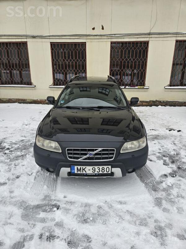 Black Volvo XC70 2007 in Riga, with an engine capacity of 2.40 L and mileage of 260 thousand km for 3000 €, photo 1 on AUTOMOTO.COM.LV