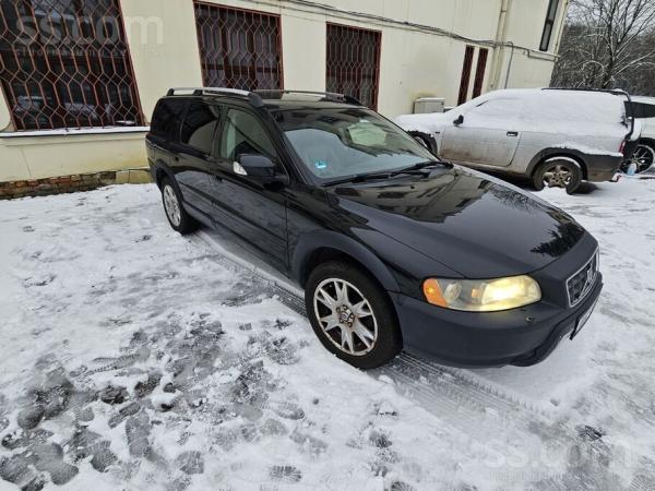 Black Volvo XC70 2007 in Riga, with an engine capacity of 2.40 L and mileage of 260 thousand km for 3000 €, photo 9 on AUTOMOTO.COM.LV