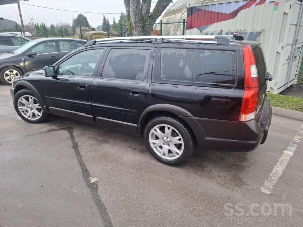 Black Volvo XC70 2007 in Saldus, with an engine capacity of 2.40 L and mileage of 400 thousand km for 3000 €, photo 1 on AUTOMOTO.COM.LV