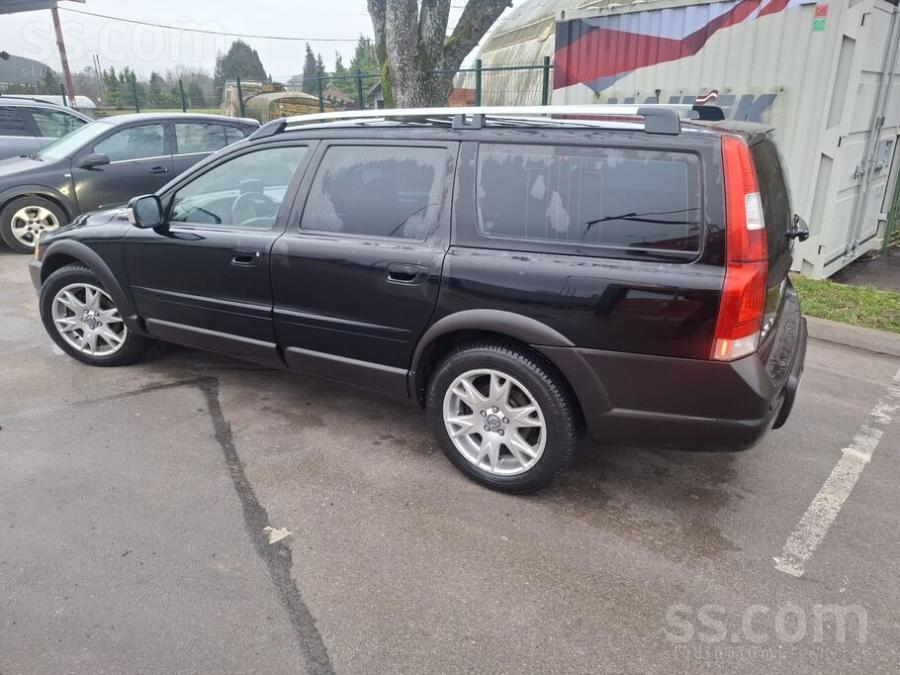 Black Volvo XC70 2007 in Saldus, with an engine capacity of 2.40 L and mileage of 400 thousand km for 3000 €, photo 1 on AUTOMOTO.COM.LV