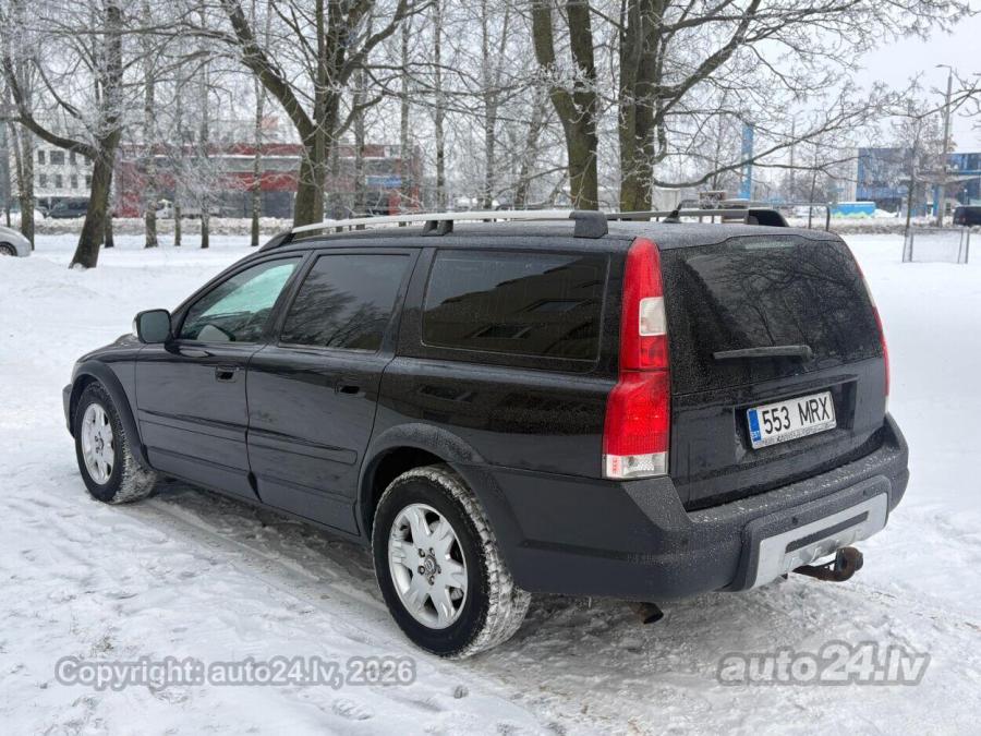 Melns Volvo XC70 2007 Tallina, ar dzinēja tilpumu 2.40 L un nobraukumu 340 tūkst. km par 3999 €, foto 4 vietnē AUTOMOTO.COM.LV