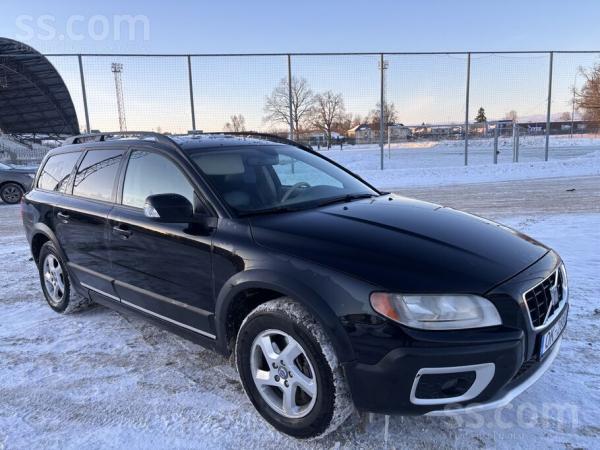 Black Volvo XC70 2007 in Valmiera, with an engine capacity of 2.40 L and mileage of 420 thousand km for 3350 €, photo 8 on AUTOMOTO.COM.LV