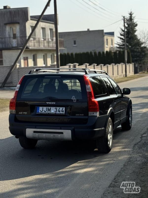 Black Volvo XC70 2007 in Salcininkai, with an engine capacity of 2.40 L and mileage of 339 thousand km for 2200 €, photo 6 on AUTOMOTO.COM.LV