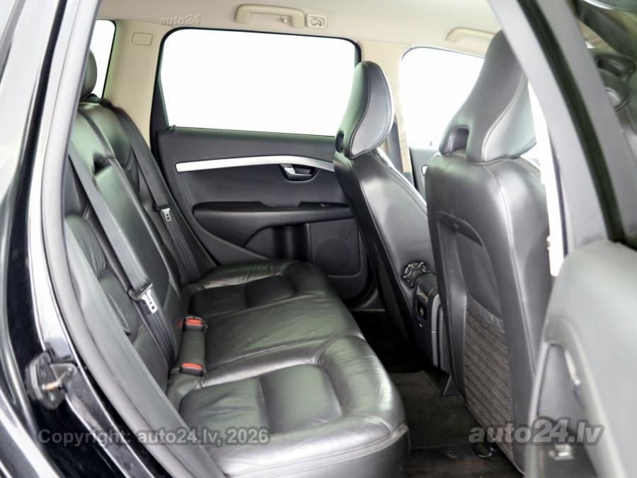 Black Volvo XC70 2007 in Tallinn, with an engine capacity of 2.40 L and mileage of 255 thousand km for 3999 €, photo 8 on AUTOMOTO.COM.LV
