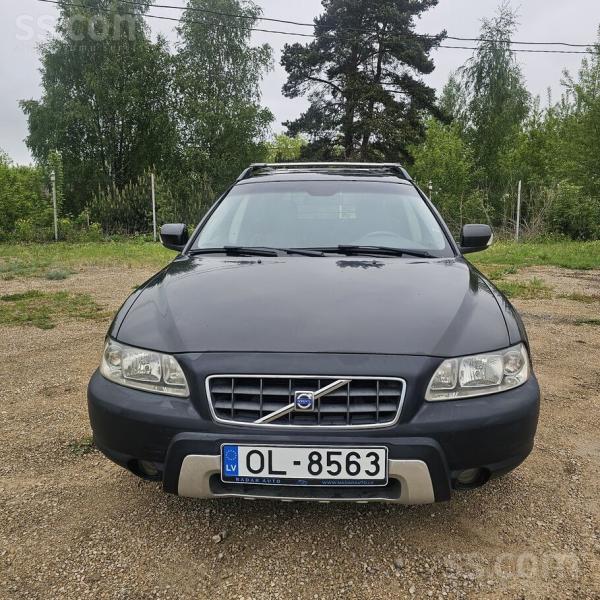 Black Volvo XC70 2007 in Riga, with an engine capacity of 2.40 L and mileage of 307 thousand km for 4450 €, photo 2 on AUTOMOTO.COM.LV