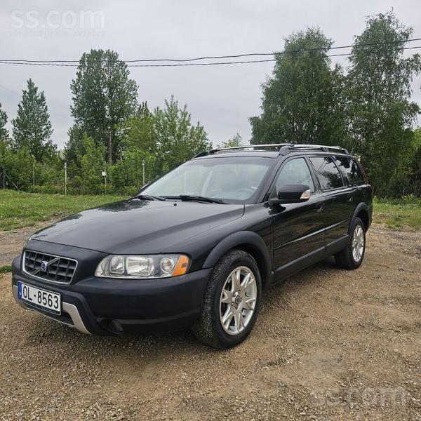 Black Volvo XC70 2007 in Riga, with an engine capacity of 2.40 L and mileage of 307 thousand km for 4450 €, photo 3 on AUTOMOTO.COM.LV