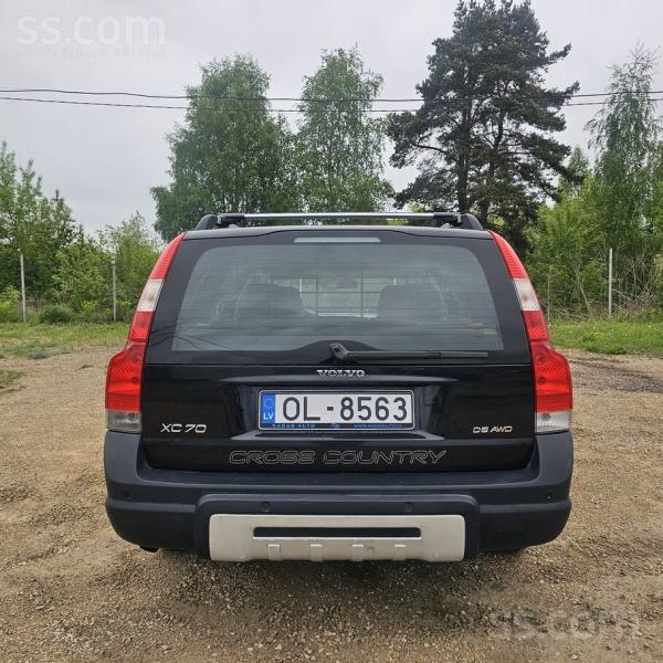 Black Volvo XC70 2007 in Riga, with an engine capacity of 2.40 L and mileage of 307 thousand km for 4450 €, photo 5 on AUTOMOTO.COM.LV