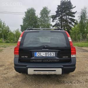 Black Volvo XC70 2007 in Riga, with an engine capacity of 2.40 L and mileage of 307 thousand km for 4450 €, photo 6 on AUTOMOTO.COM.LV