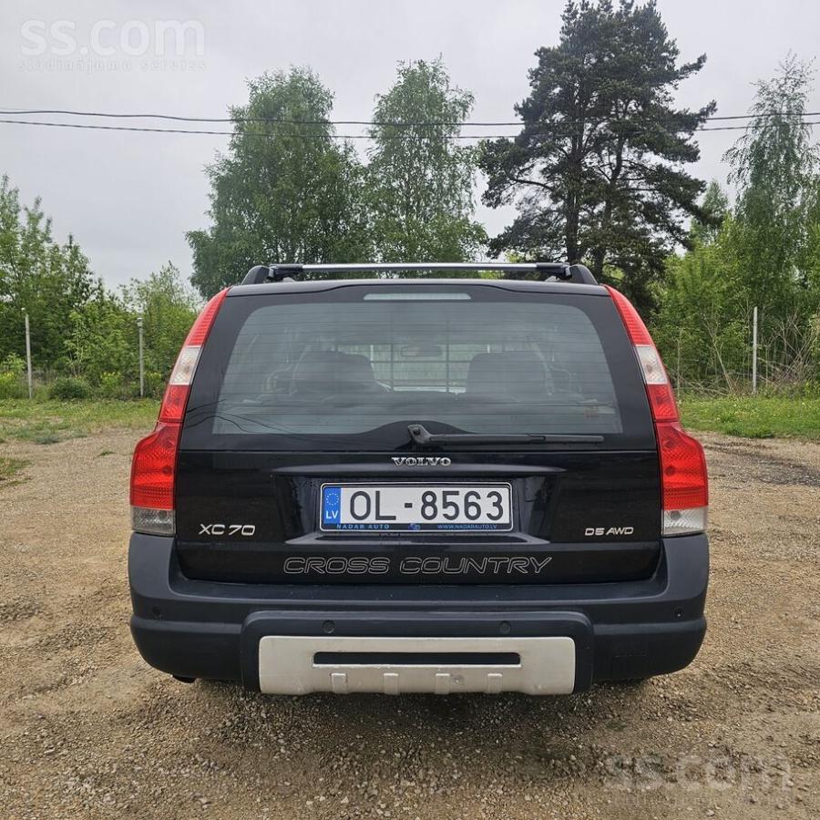 Black Volvo XC70 2007 in Riga, with an engine capacity of 2.40 L and mileage of 307 thousand km for 4450 €, photo 6 on AUTOMOTO.COM.LV