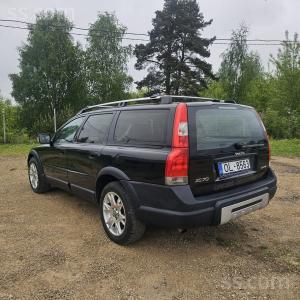 Black Volvo XC70 2007 in Riga, with an engine capacity of 2.40 L and mileage of 307 thousand km for 4450 €, photo 7 on AUTOMOTO.COM.LV