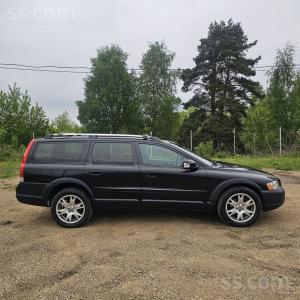 Black Volvo XC70 2007 in Riga, with an engine capacity of 2.40 L and mileage of 307 thousand km for 4450 €, photo 8 on AUTOMOTO.COM.LV