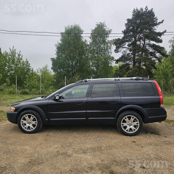 Black Volvo XC70 2007 in Riga, with an engine capacity of 2.40 L and mileage of 307 thousand km for 4450 €, photo 8 on AUTOMOTO.COM.LV