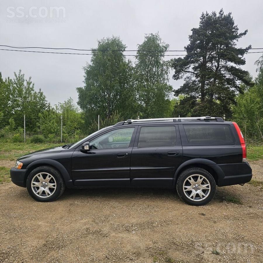 Black Volvo XC70 2007 in Riga, with an engine capacity of 2.40 L and mileage of 307 thousand km for 4450 €, photo 9 on AUTOMOTO.COM.LV