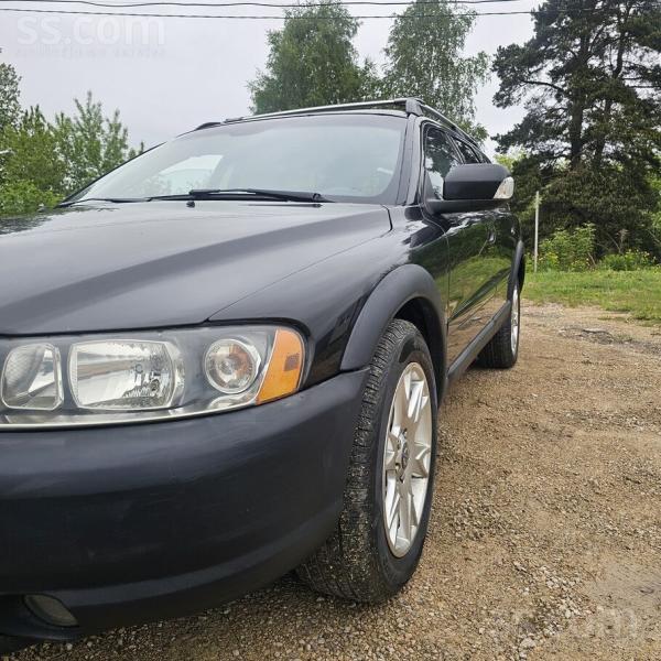 Black Volvo XC70 2007 in Riga, with an engine capacity of 2.40 L and mileage of 307 thousand km for 4450 €, photo 9 on AUTOMOTO.COM.LV
