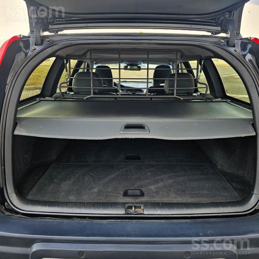 Black Volvo XC70 2007 in Riga, with an engine capacity of 2.40 L and mileage of 307 thousand km for 4450 €, photo 11 on AUTOMOTO.COM.LV