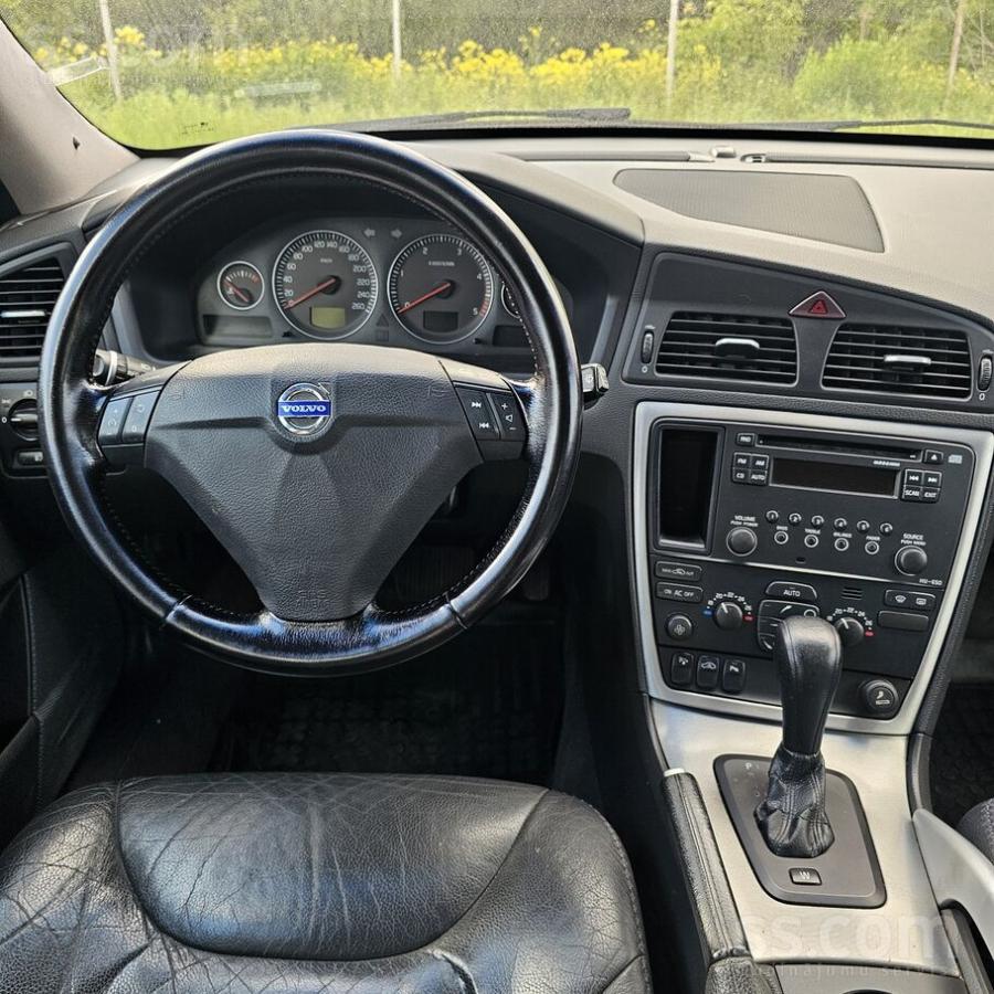 Black Volvo XC70 2007 in Riga, with an engine capacity of 2.40 L and mileage of 307 thousand km for 4450 €, photo 15 on AUTOMOTO.COM.LV