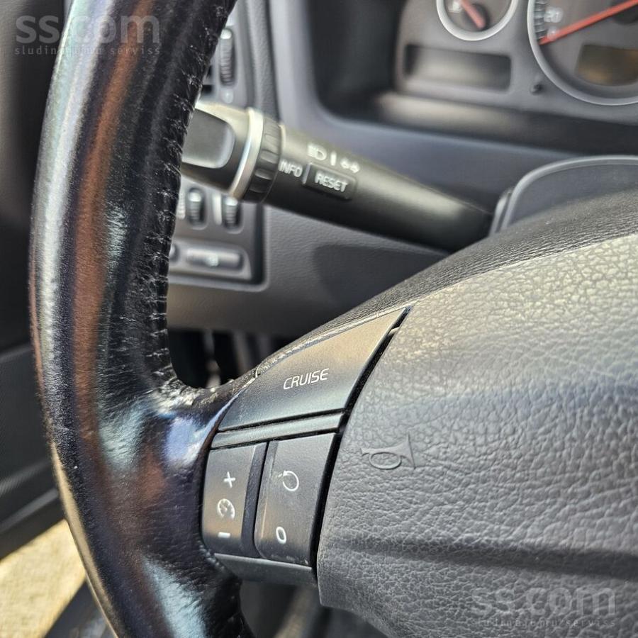 Black Volvo XC70 2007 in Riga, with an engine capacity of 2.40 L and mileage of 307 thousand km for 4450 €, photo 16 on AUTOMOTO.COM.LV
