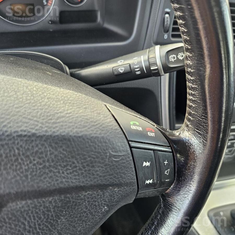 Black Volvo XC70 2007 in Riga, with an engine capacity of 2.40 L and mileage of 307 thousand km for 4450 €, photo 17 on AUTOMOTO.COM.LV