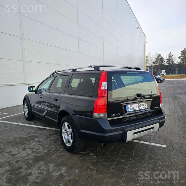Black Volvo XC70 2007 in Riga, with an engine capacity of 2.40 L and mileage of 307 thousand km for 3870 €, photo 7 on AUTOMOTO.COM.LV