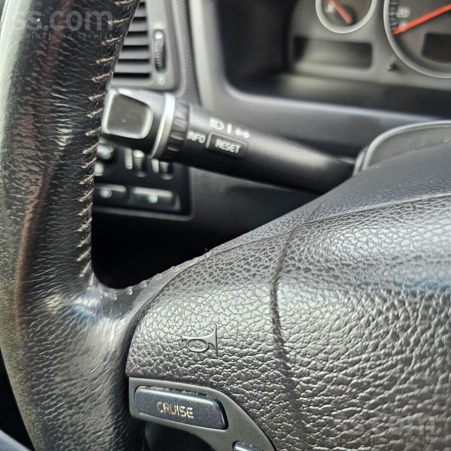 Melns Volvo XC70 2007 Rīga, ar dzinēja tilpumu 2.40 L un nobraukumu 307 tūkst. km par 3870 €, foto 15 vietnē AUTOMOTO.COM.LV