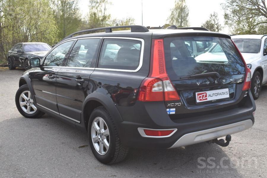 Black Volvo XC70 2007 in Kuldiga, with an engine capacity of 2.40 L and mileage of 0 thousand km for 7350 €, photo 5 on AUTOMOTO.COM.LV
