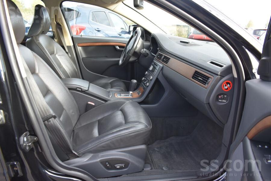 Black Volvo XC70 2007 in Kuldiga, with an engine capacity of 2.40 L and mileage of 0 thousand km for 7350 €, photo 6 on AUTOMOTO.COM.LV