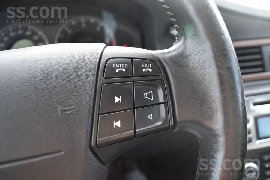 Black Volvo XC70 2007 in Kuldiga, with an engine capacity of 2.40 L and mileage of 0 thousand km for 7350 €, photo 16 on AUTOMOTO.COM.LV