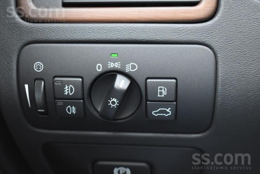 Black Volvo XC70 2007 in Kuldiga, with an engine capacity of 2.40 L and mileage of 0 thousand km for 7350 €, photo 18 on AUTOMOTO.COM.LV