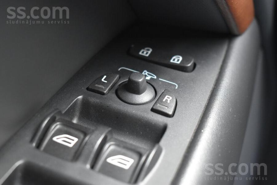 Black Volvo XC70 2007 in Kuldiga, with an engine capacity of 2.40 L and mileage of 0 thousand km for 7350 €, photo 19 on AUTOMOTO.COM.LV