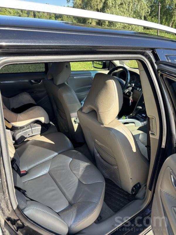 Melns Volvo XC70 2007 Jelgava, ar dzinēja tilpumu 2.40 L un nobraukumu 506 tūkst. km par 3600 €, foto 7 vietnē AUTOMOTO.COM.LV