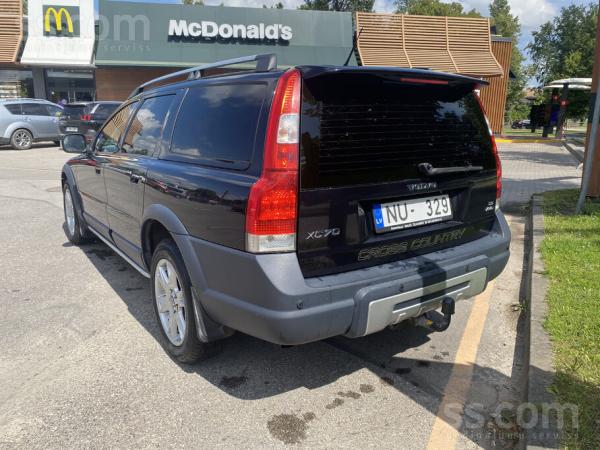 Black Volvo XC70 2007 in Jelgava, with an engine capacity of 2.40 L and mileage of 268 thousand km for 4000 €, photo 5 on AUTOMOTO.COM.LV
