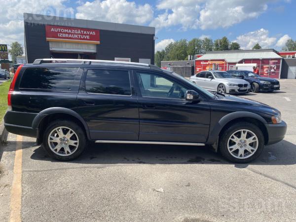 Black Volvo XC70 2007 in Jelgava, with an engine capacity of 2.40 L and mileage of 268 thousand km for 4000 €, photo 7 on AUTOMOTO.COM.LV