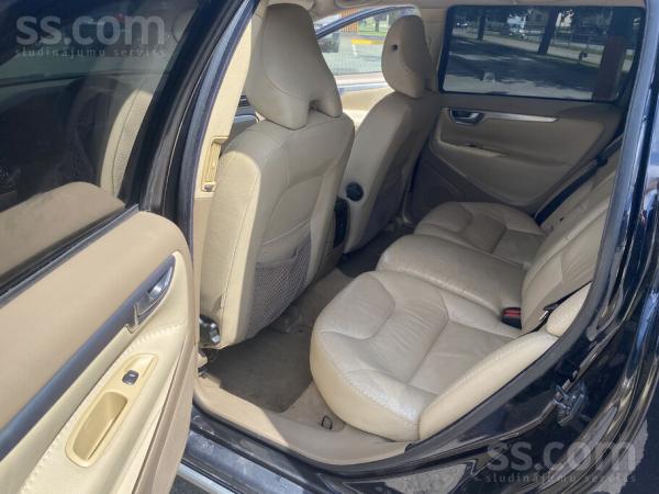 Black Volvo XC70 2007 in Jelgava, with an engine capacity of 2.40 L and mileage of 268 thousand km for 4000 €, photo 8 on AUTOMOTO.COM.LV