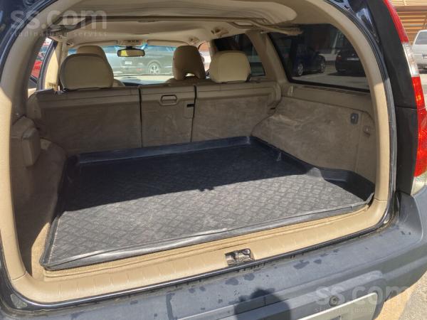 Black Volvo XC70 2007 in Jelgava, with an engine capacity of 2.40 L and mileage of 268 thousand km for 4000 €, photo 9 on AUTOMOTO.COM.LV