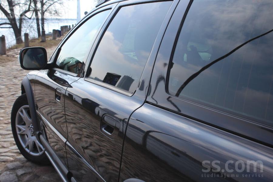 Black Volvo XC70 2007 in Riga, with an engine capacity of 2.40 L and mileage of 361 thousand km for 5450 €, photo 8 on AUTOMOTO.COM.LV
