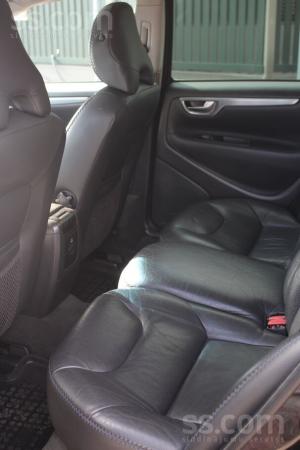 Black Volvo XC70 2007 in Riga, with an engine capacity of 2.40 L and mileage of 361 thousand km for 5450 €, photo 10 on AUTOMOTO.COM.LV