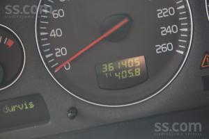 Black Volvo XC70 2007 in Riga, with an engine capacity of 2.40 L and mileage of 361 thousand km for 5450 €, photo 12 on AUTOMOTO.COM.LV