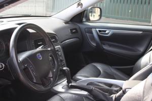 Black Volvo XC70 2007 in Riga, with an engine capacity of 2.40 L and mileage of 361 thousand km for 5450 €, photo 13 on AUTOMOTO.COM.LV