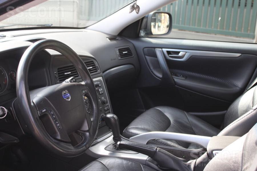 Black Volvo XC70 2007 in Riga, with an engine capacity of 2.40 L and mileage of 361 thousand km for 5450 €, photo 13 on AUTOMOTO.COM.LV