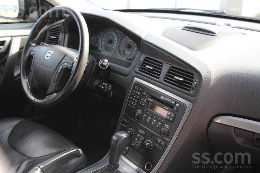 Black Volvo XC70 2007 in Riga, with an engine capacity of 2.40 L and mileage of 361 thousand km for 5450 €, photo 15 on AUTOMOTO.COM.LV