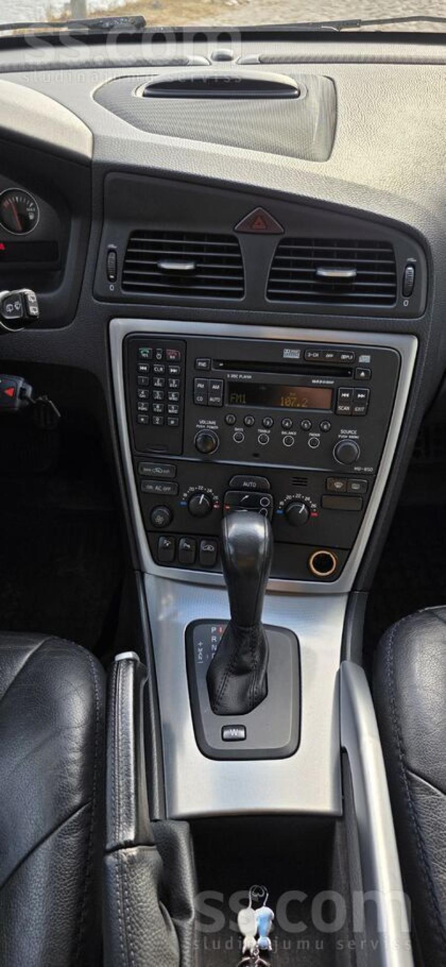 Black Volvo XC70 2007 in Riga, with an engine capacity of 2.40 L and mileage of 361 thousand km for 5450 €, photo 19 on AUTOMOTO.COM.LV