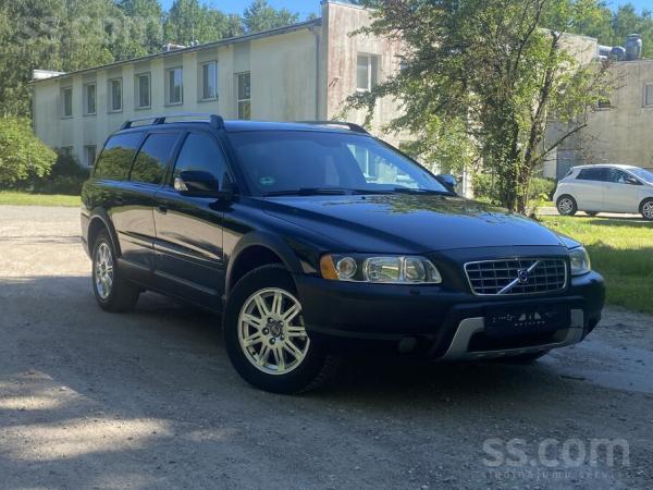 Melns Volvo XC70 2007 Rīga, ar dzinēja tilpumu 2.40 L un nobraukumu 340 tūkst. km par 4450 €, foto 1 vietnē AUTOMOTO.COM.LV