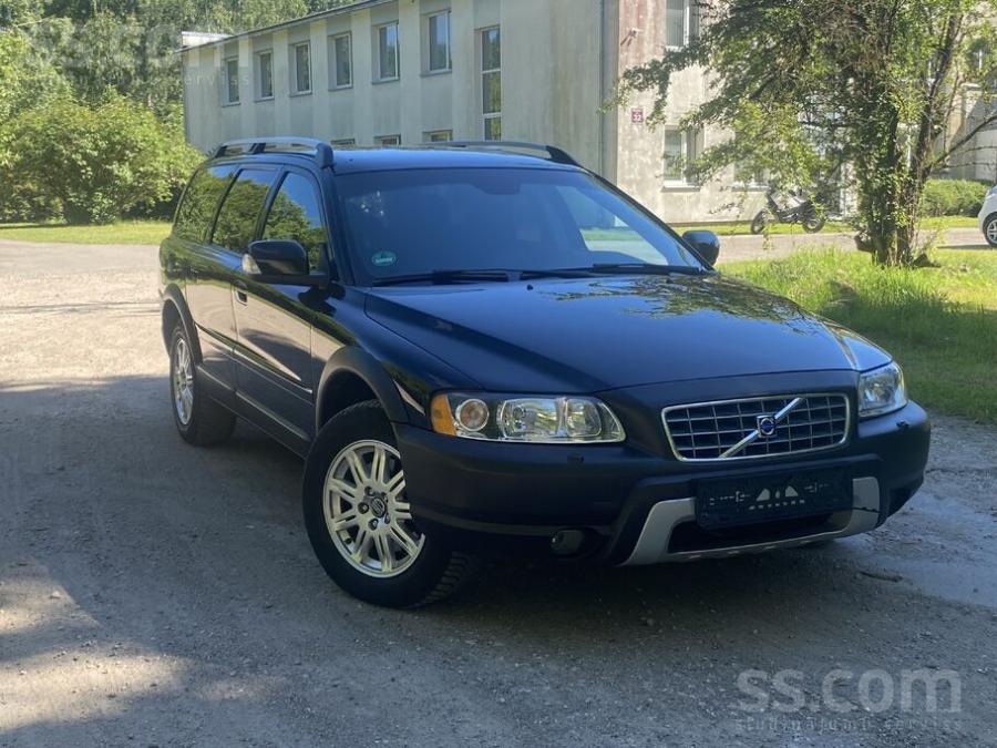 Black Volvo XC70 2007 in Riga, with an engine capacity of 2.40 L and mileage of 340 thousand km for 4450 €, photo 4 on AUTOMOTO.COM.LV