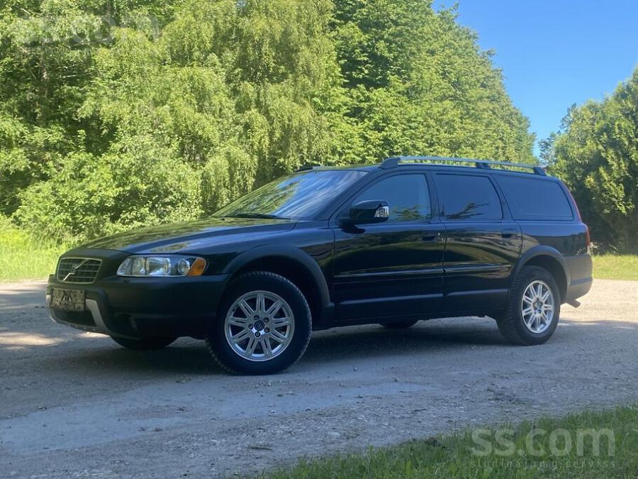 Black Volvo XC70 2007 in Riga, with an engine capacity of 2.40 L and mileage of 340 thousand km for 4450 €, photo 7 on AUTOMOTO.COM.LV