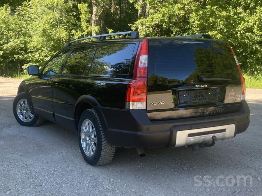 Black Volvo XC70 2007 in Riga, with an engine capacity of 2.40 L and mileage of 340 thousand km for 4450 €, photo 8 on AUTOMOTO.COM.LV