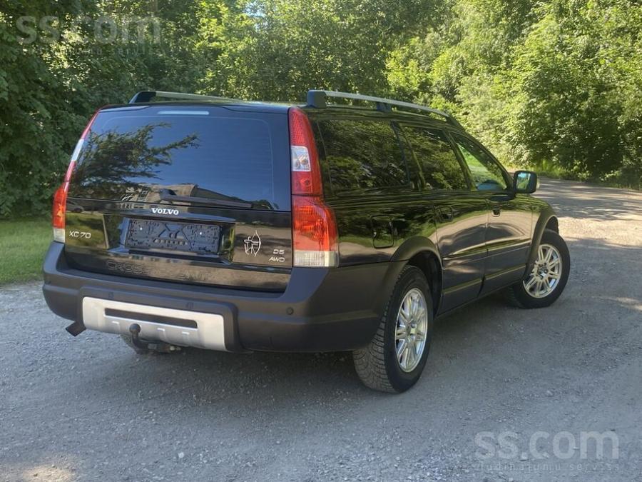 Black Volvo XC70 2007 in Riga, with an engine capacity of 2.40 L and mileage of 340 thousand km for 4450 €, photo 10 on AUTOMOTO.COM.LV