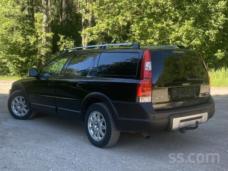 Black Volvo XC70 2007 in Riga, with an engine capacity of 2.40 L and mileage of 340 thousand km for 4450 €, photo 11 on AUTOMOTO.COM.LV