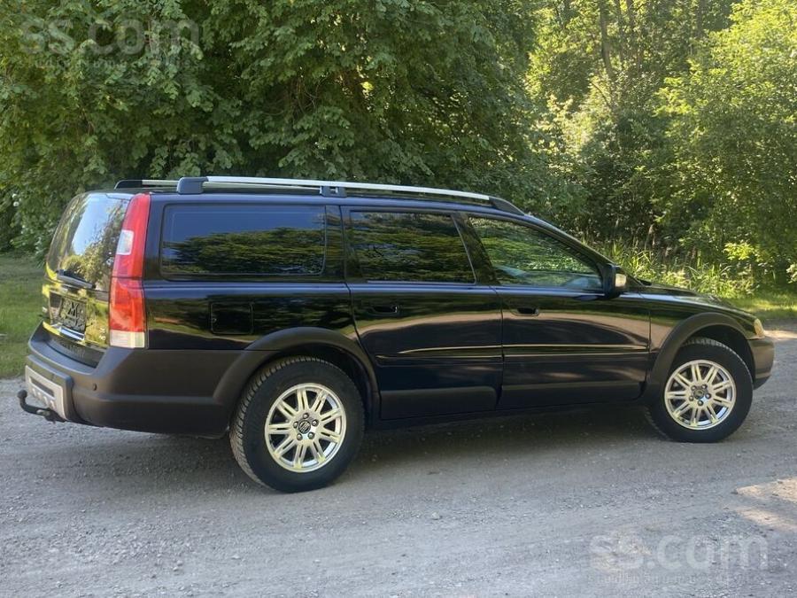 Black Volvo XC70 2007 in Riga, with an engine capacity of 2.40 L and mileage of 340 thousand km for 4450 €, photo 12 on AUTOMOTO.COM.LV