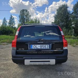 Black Volvo XC70 2007 in Riga, with an engine capacity of 2.40 L and mileage of 307 thousand km for 3990 €, photo 6 on AUTOMOTO.COM.LV